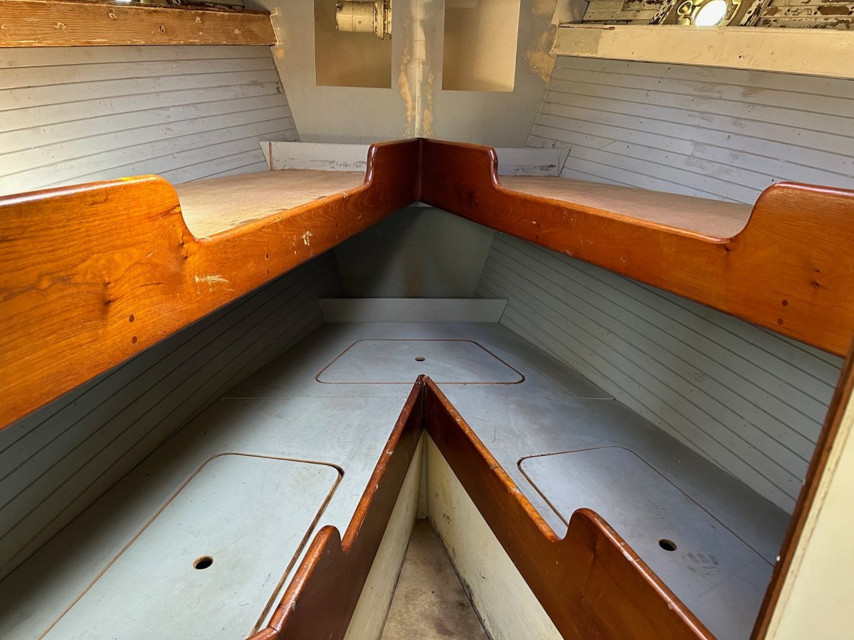 Used Holmes 38 Timber Bay Cruiser - Polyana for Sale | Boats For Sale ...