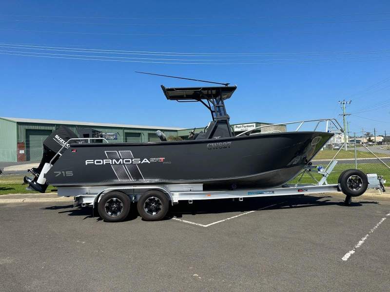 Formosa 715 Srt Half Cabin Hard Top Centre Boss Console: Power Boats ...