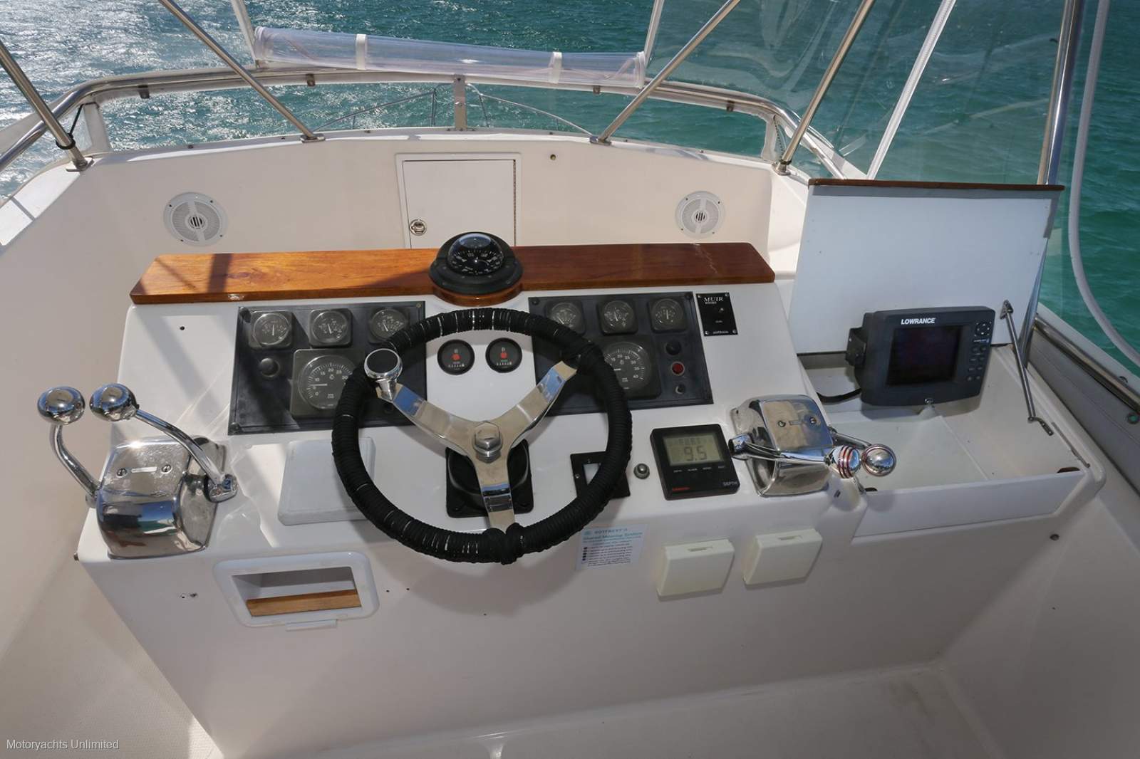 Riviera 33 Flybridge Ready for summer! For Sale | Motoryachts Unlimited ...