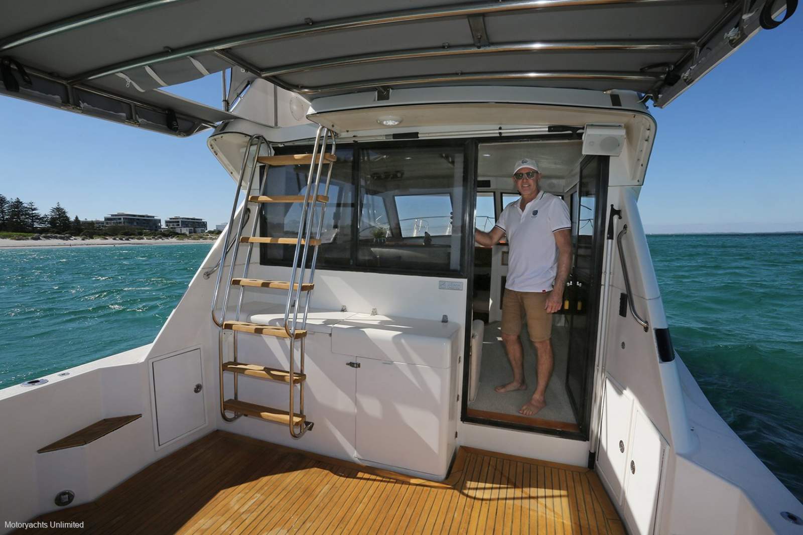 Riviera 33 Flybridge Ready for summer! For Sale | Motoryachts Unlimited ...