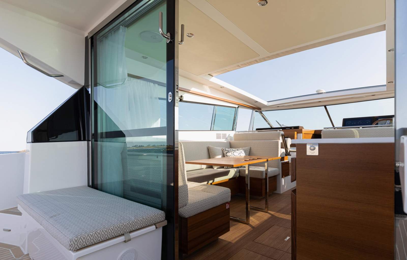 New Delta Powerboats 48 Coupe UNDER 50FT, OVER 50 KNOTS AND ULTRA ...
