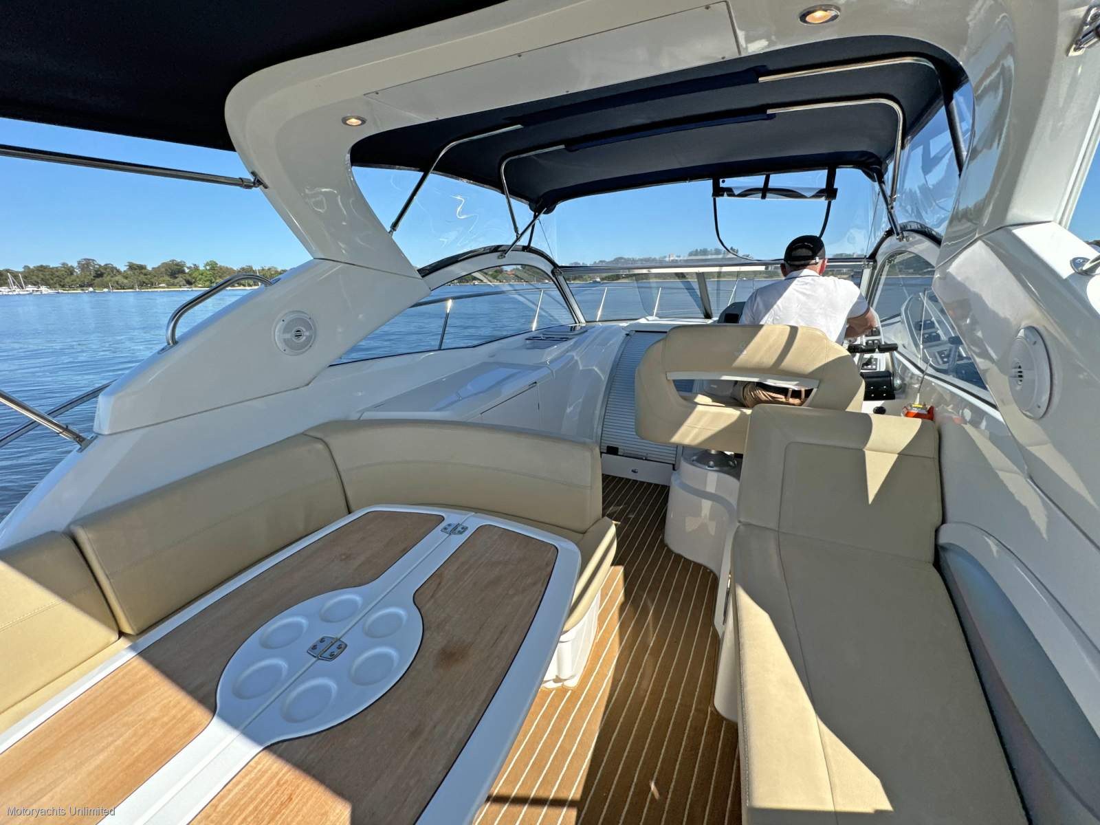 Beneteau Monte Carlo 32 - Modern & Stylish Sports Cruiser: Power Boats ...