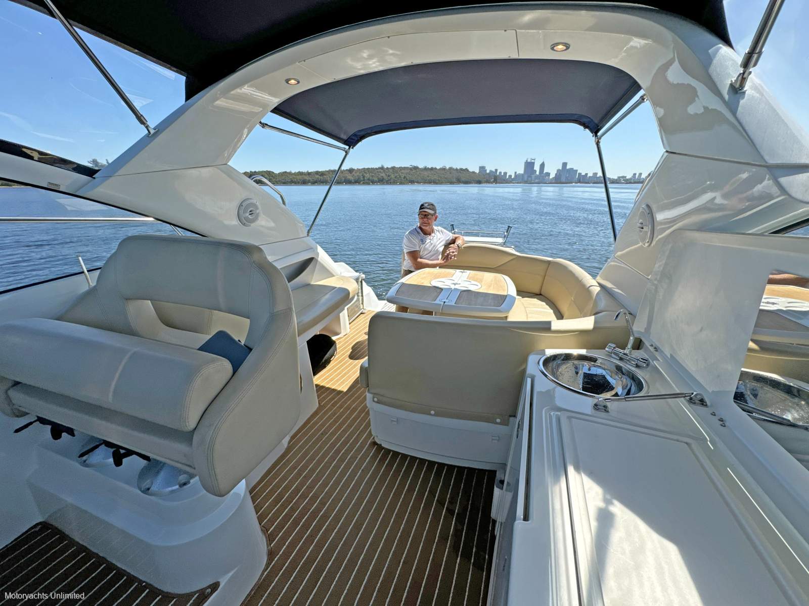 Beneteau Monte Carlo 32 - Modern & Stylish Sports Cruiser: Power Boats ...