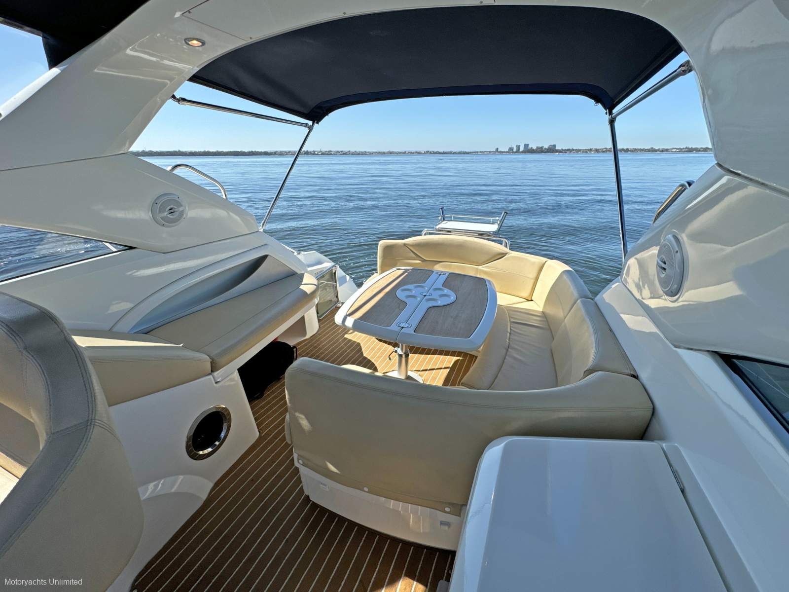 Beneteau Monte Carlo 32 - Modern & Stylish Sports Cruiser: Power Boats ...