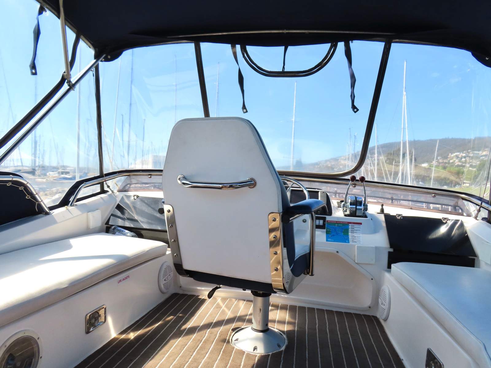 Used Riviera M35 Aft Cabin Flybridge Cruiser Exceptional Accommodation ...