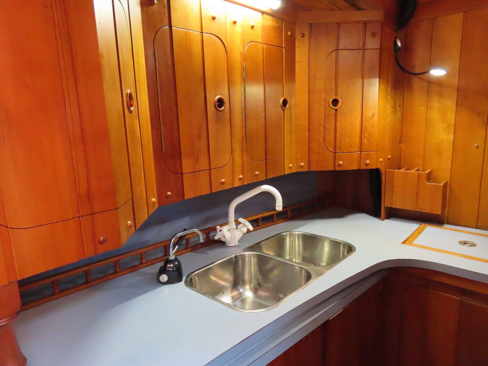 Used Roberts 36 Exceptional Centre Cockpit Cruising Yacht for Sale ...