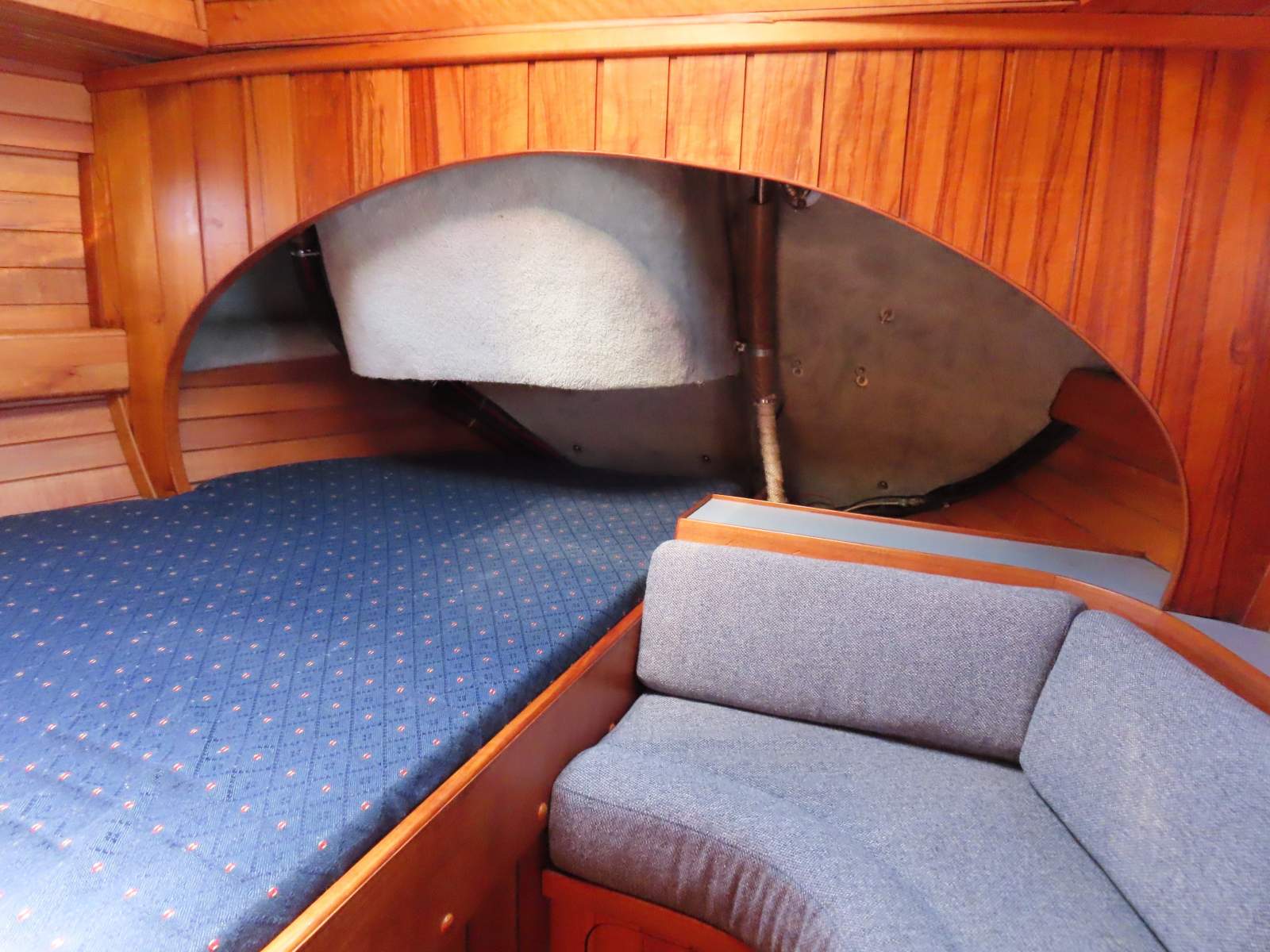 Used Roberts 36 Exceptional Centre Cockpit Cruising Yacht for Sale ...