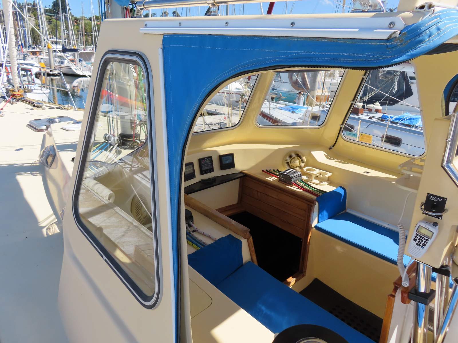 Roberts 36 EXCEPTIONAL CENTRE COCKPIT CRUISING YACHT For Sale | Derwent ...