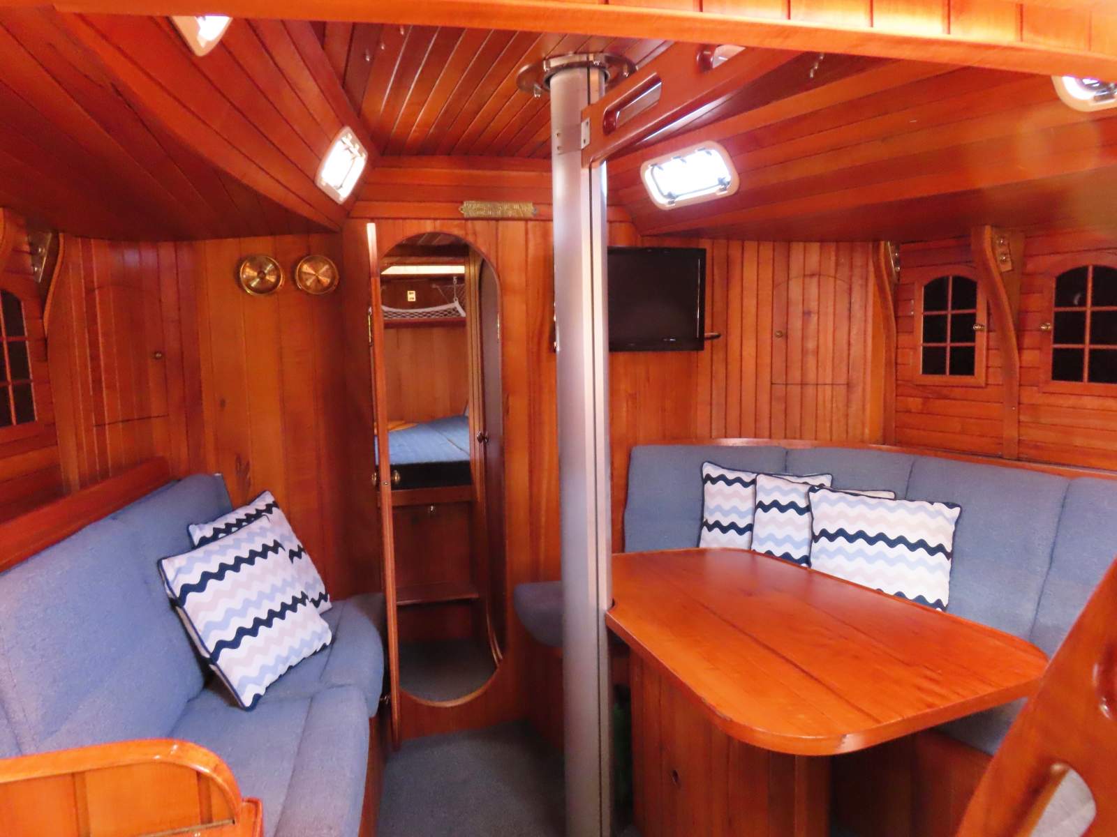 Used Roberts 36 Exceptional Centre Cockpit Cruising Yacht for Sale ...