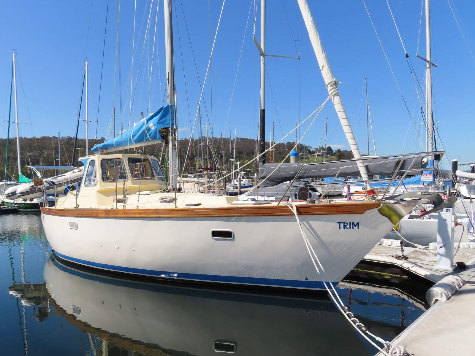 Used Roberts 36 Exceptional Centre Cockpit Cruising Yacht for Sale ...