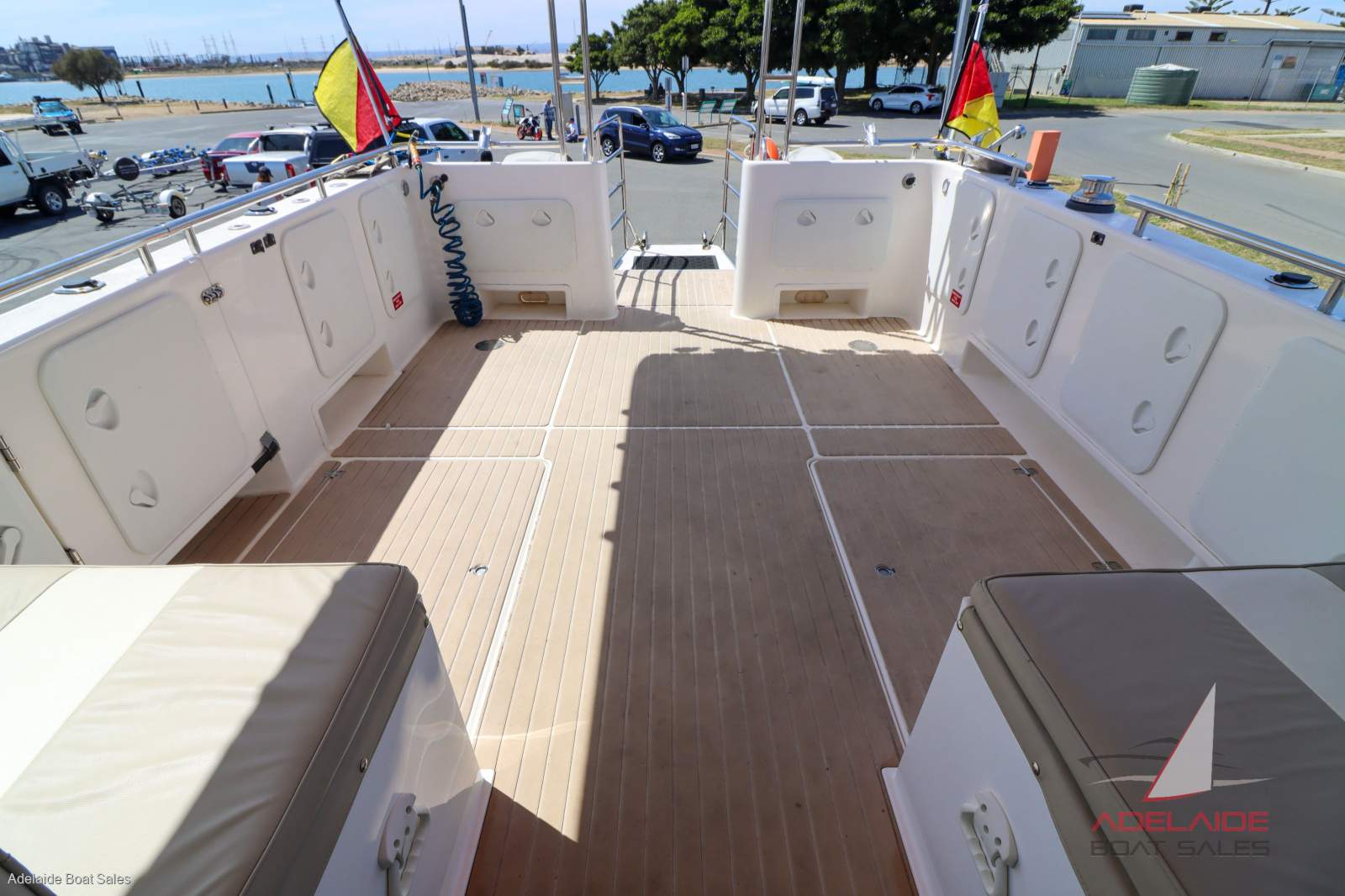 Used Leisurecat 10000 Kingfisher 2c + Scania Prime Mover + Custom ...