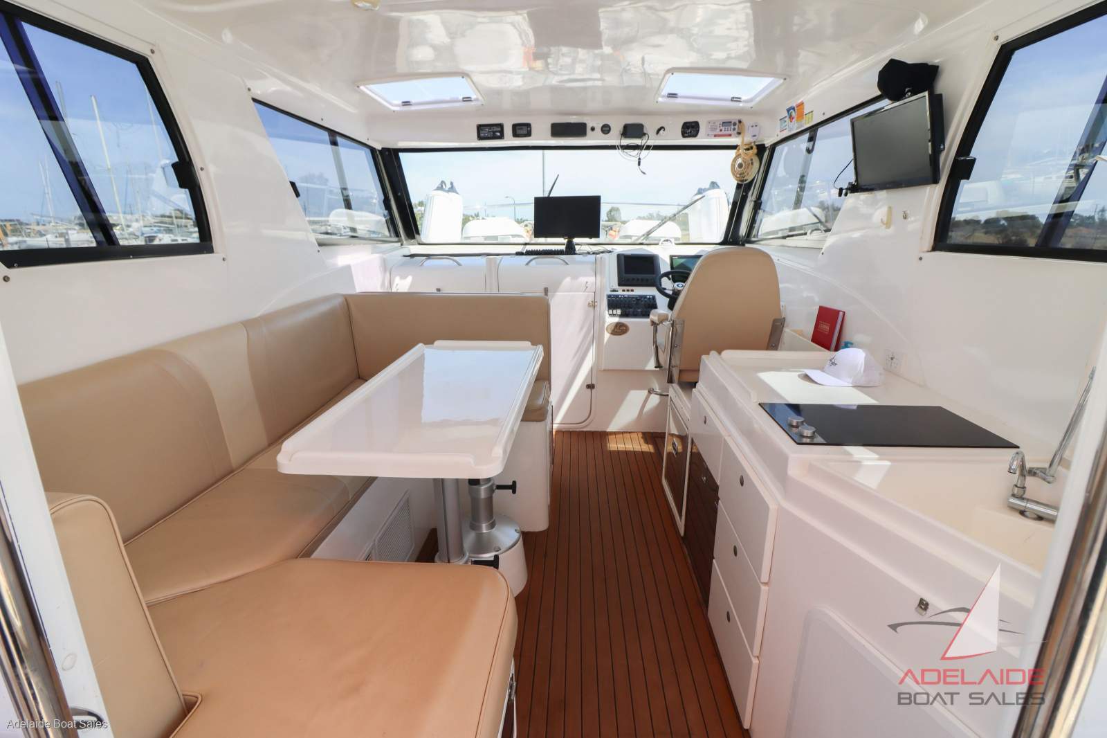 Used Leisurecat 10000 Kingfisher 2c + Scania Prime Mover + Custom ...