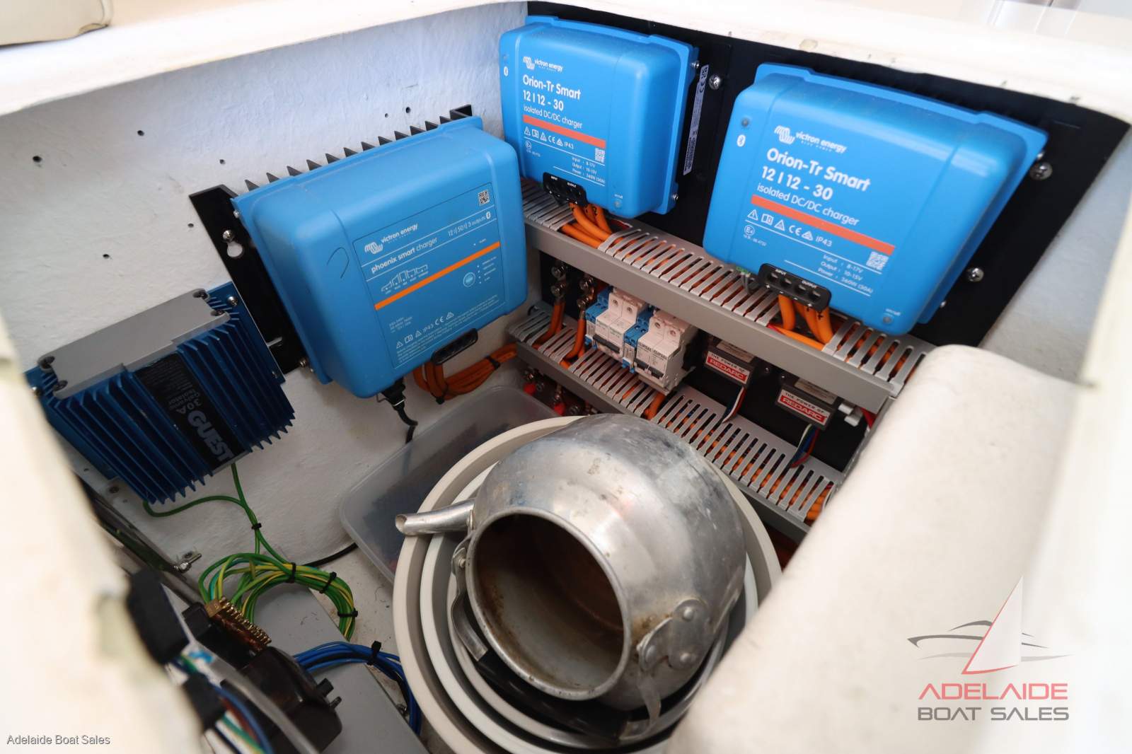 Leisurecat 10000 Kingfisher 2c + Scania Prime mover + Custom Trailer ...