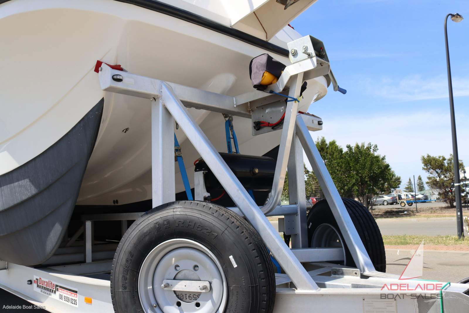 Leisurecat 10000 Kingfisher 2c + Scania Prime mover + Custom Trailer ...