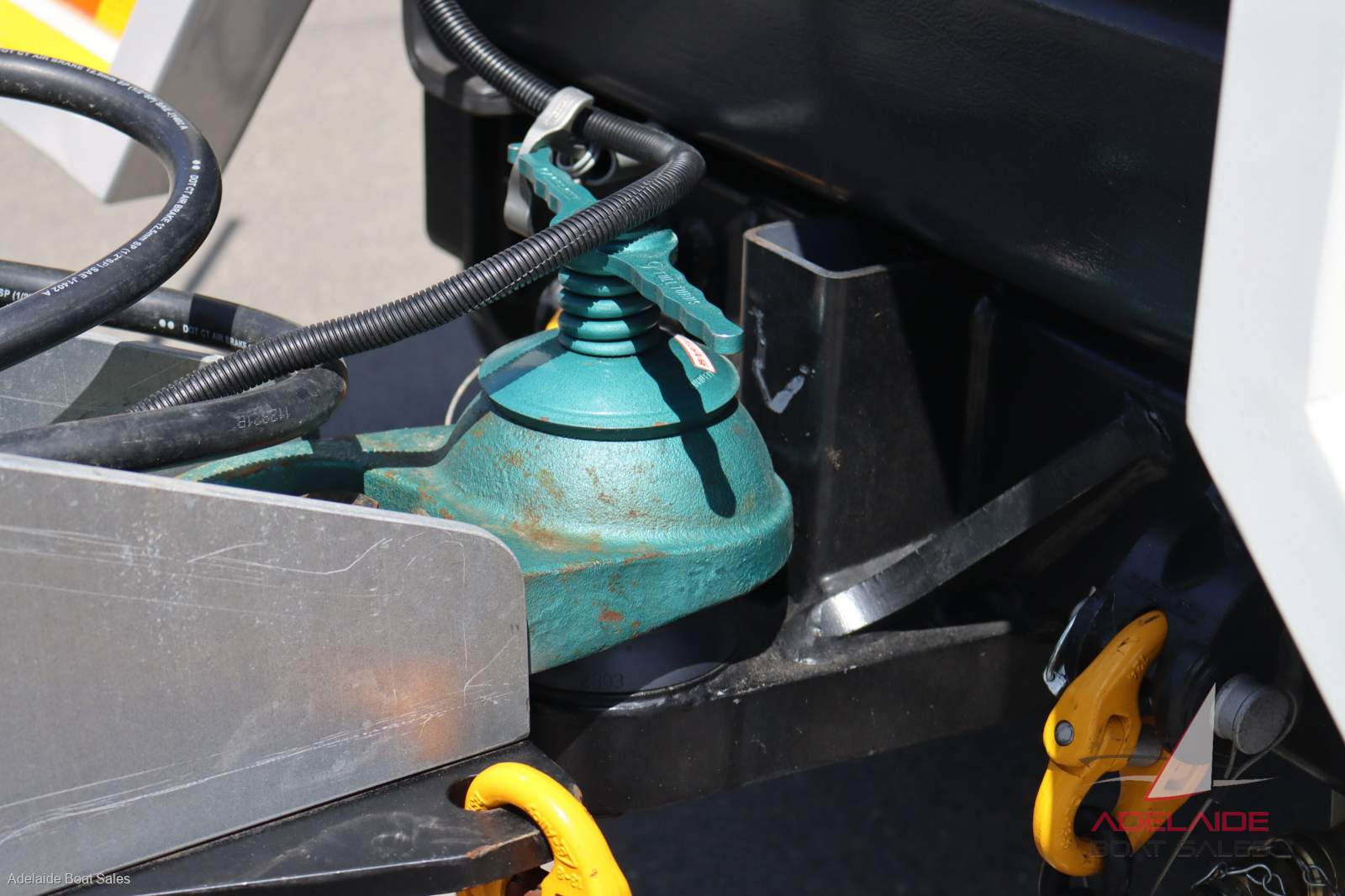 Used Leisurecat 10000 Kingfisher 2c + Scania Prime Mover + Custom ...