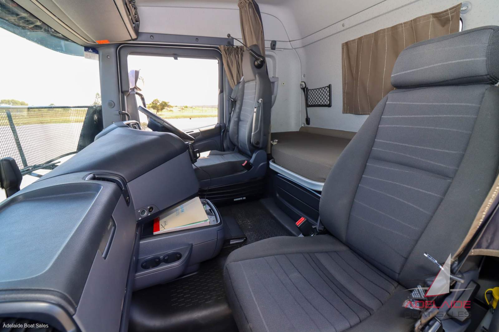 Used Leisurecat 10000 Kingfisher 2c + Scania Prime Mover + Custom ...