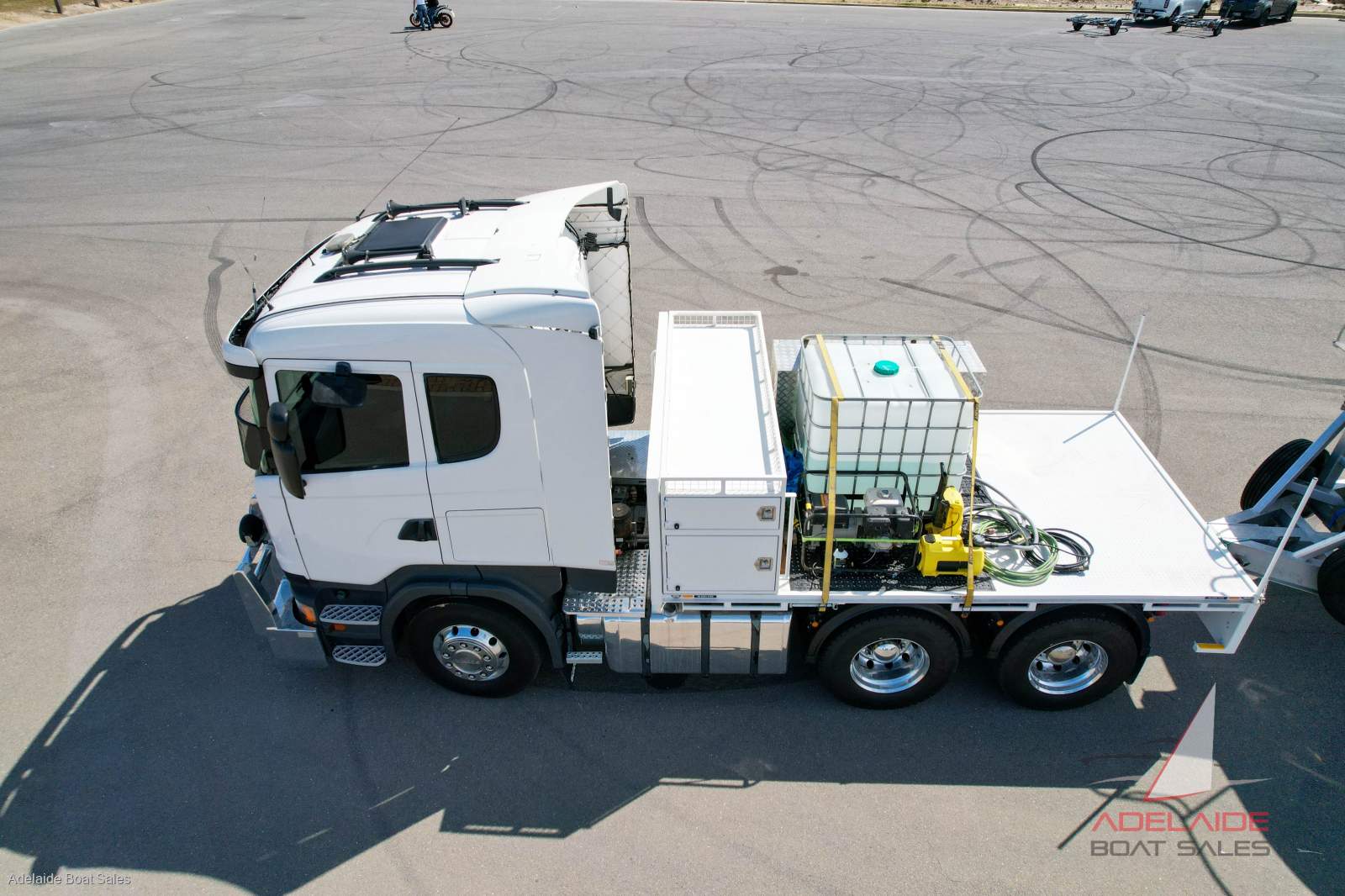 Used Leisurecat 10000 Kingfisher 2c + Scania Prime Mover + Custom ...