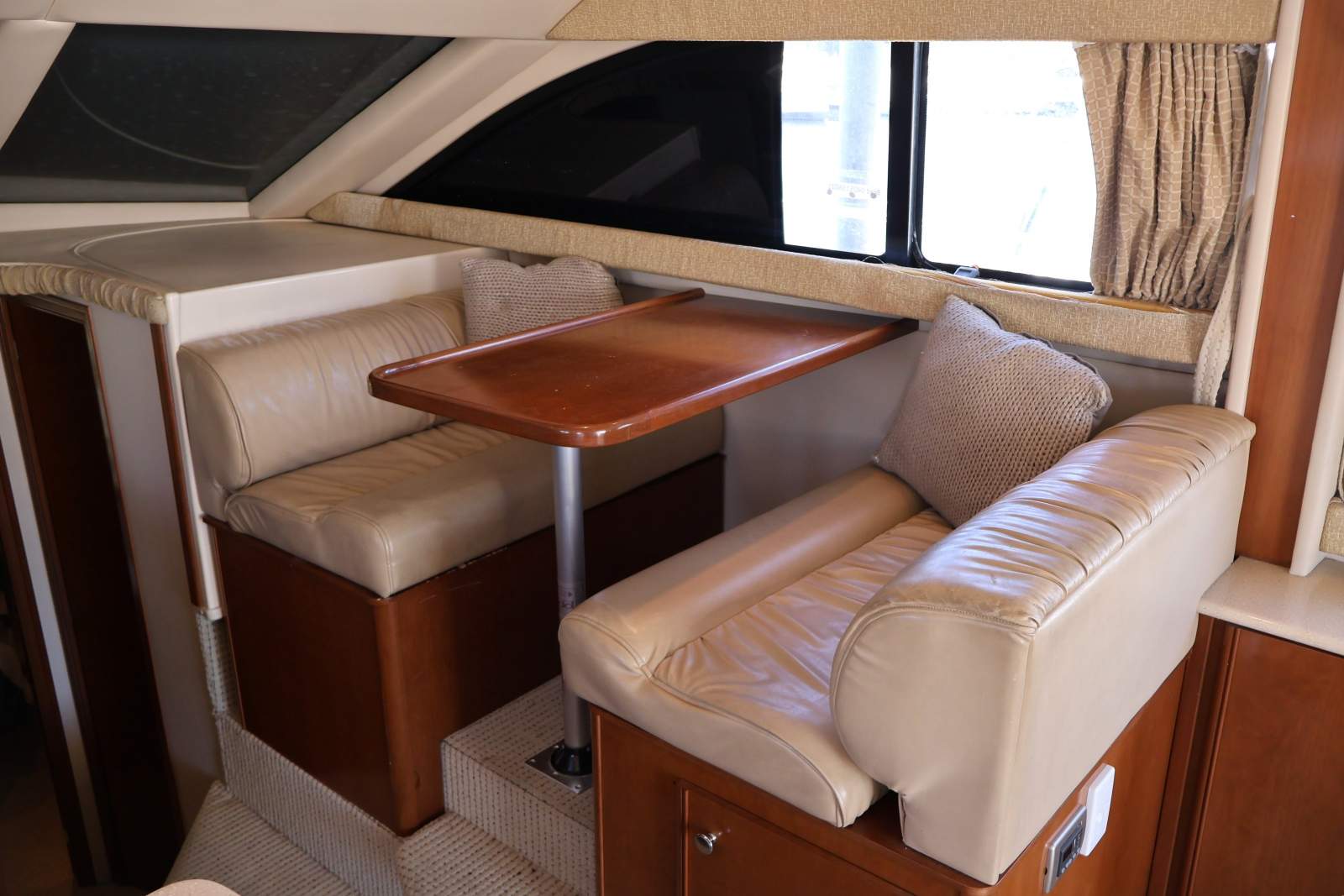 Used Meridian 381 Sedan Bridge - Your Gateway To Relaxed Cruising! for ...