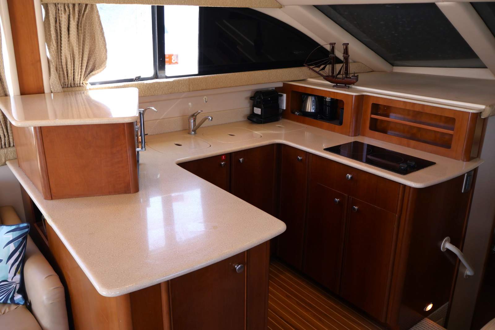 Used Meridian 381 Sedan Bridge - Your Gateway To Relaxed Cruising! for ...