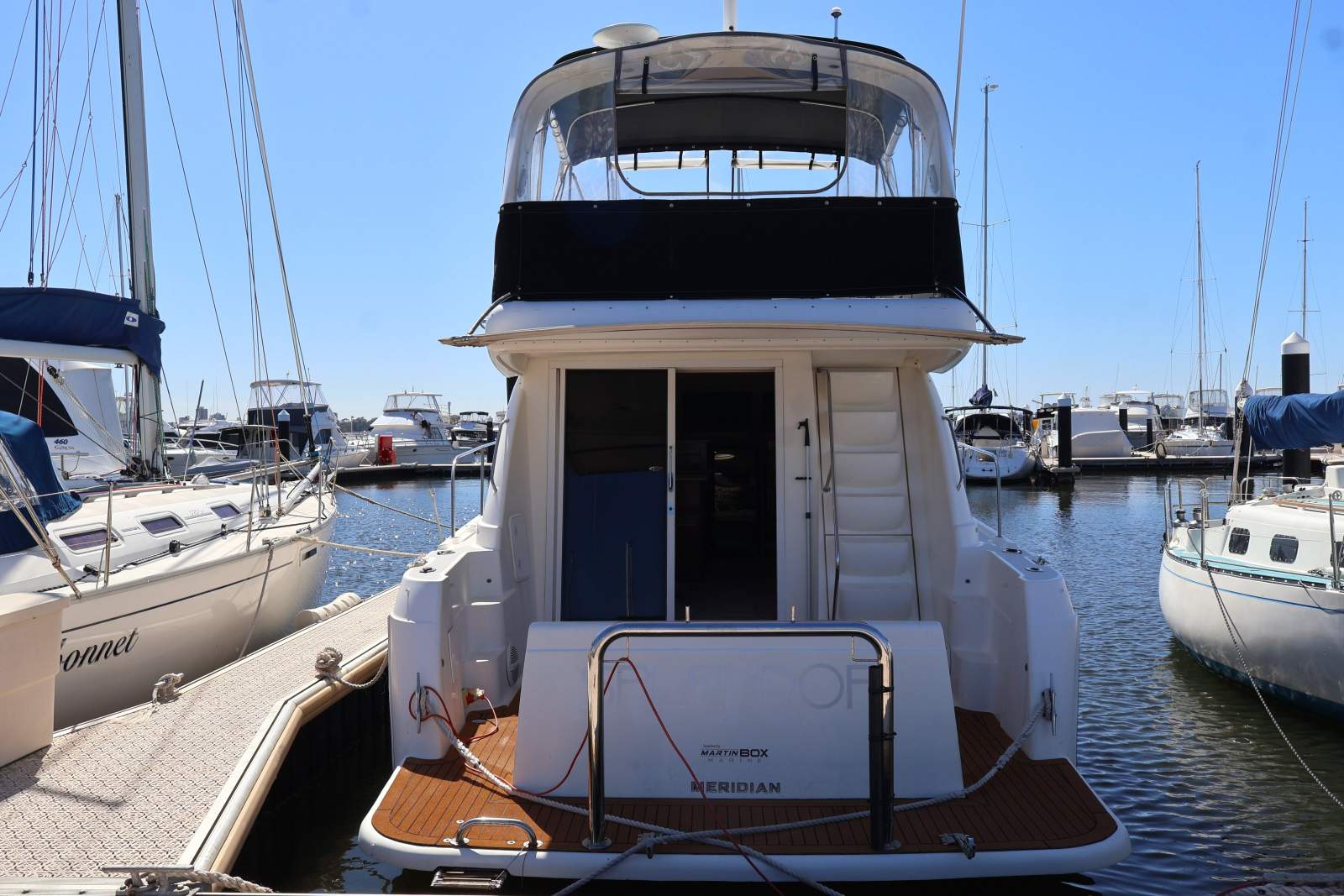 Meridian 381 Sedan Bridge - Your Gateway To Relaxed Cruising!: Power ...