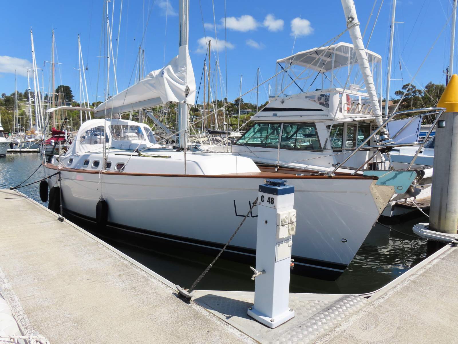 Van De Stadt Helena 38 SUPERBLY BUILT, CAPABLE AND COMFORTABLE CRUISER ...