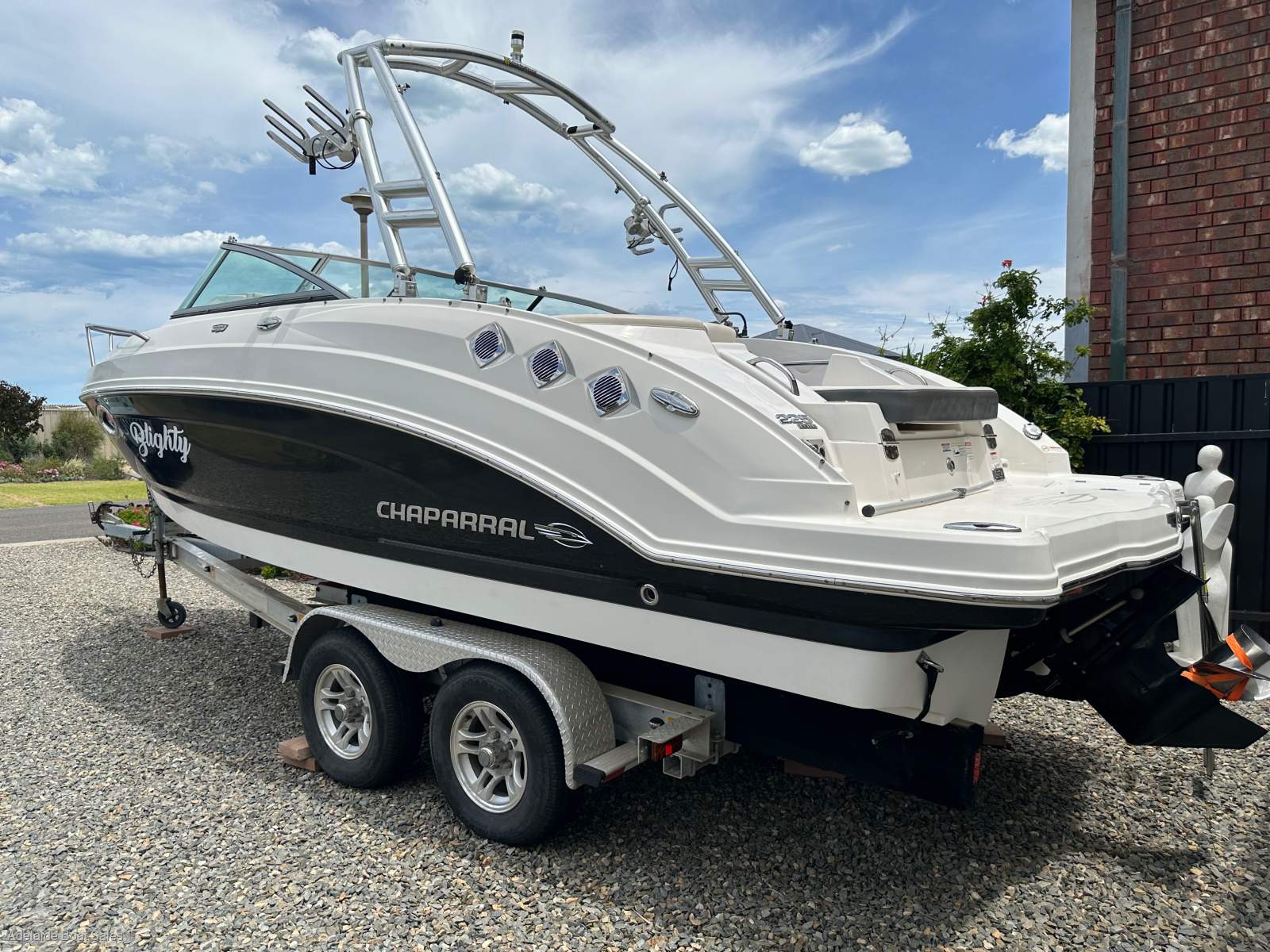 Chaparral 225 Ssi Sports Cabin For Sale | Adelaide Boat Sales