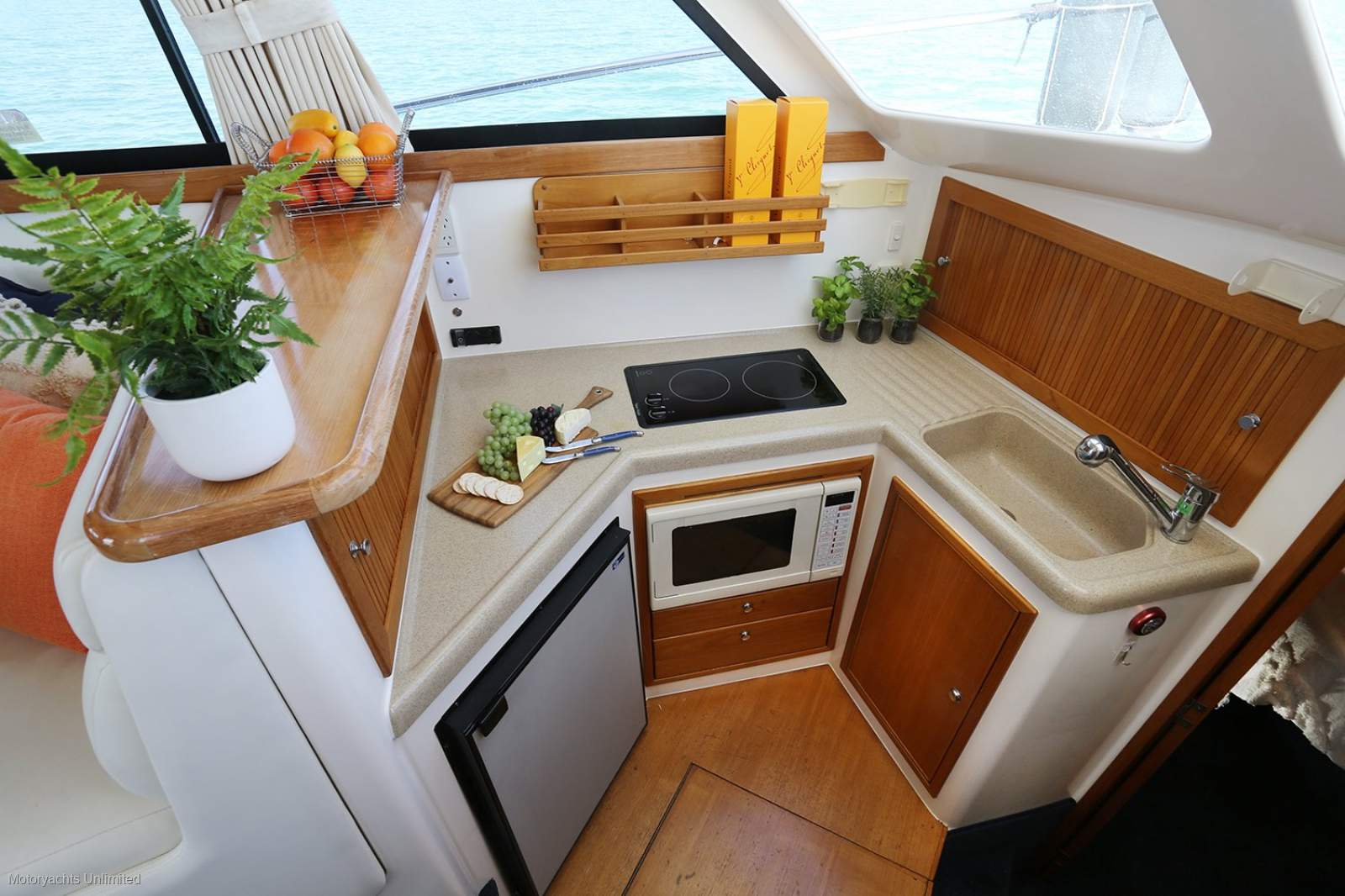 Riviera 34 Platinum Flybridge - Super size extended rear deck - 36ft ...