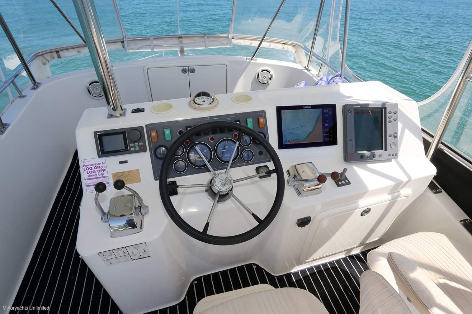 Riviera 34 Platinum Flybridge - Super size extended rear deck - 36ft ...