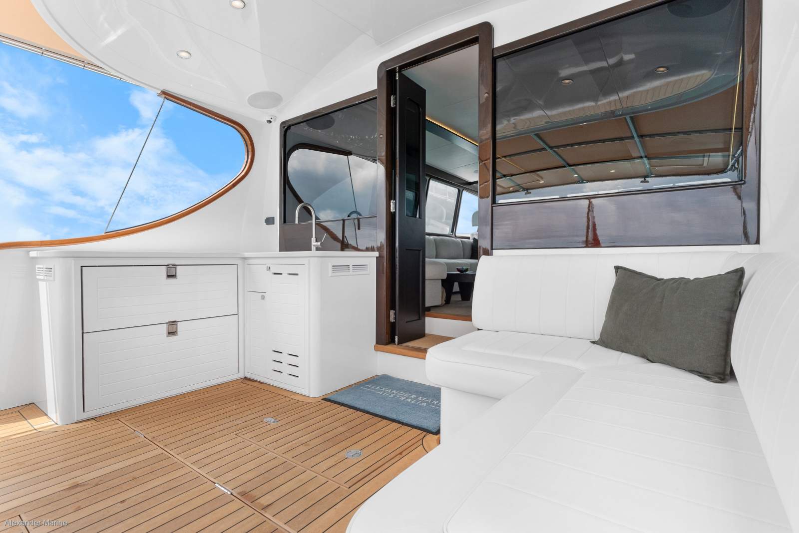 Used Palm Beach Motor Yachts 70 Sedan for Sale | Boats For Sale | Yachthub