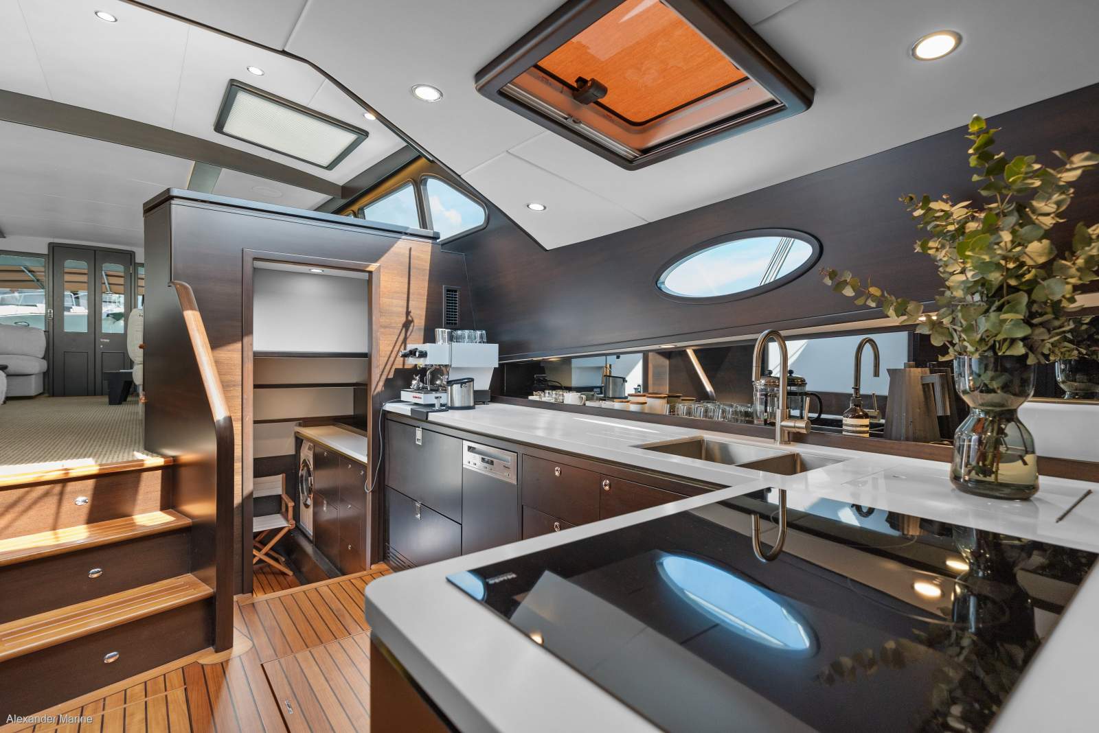 Used Palm Beach Motor Yachts 70 Sedan for Sale | Boats For Sale | Yachthub