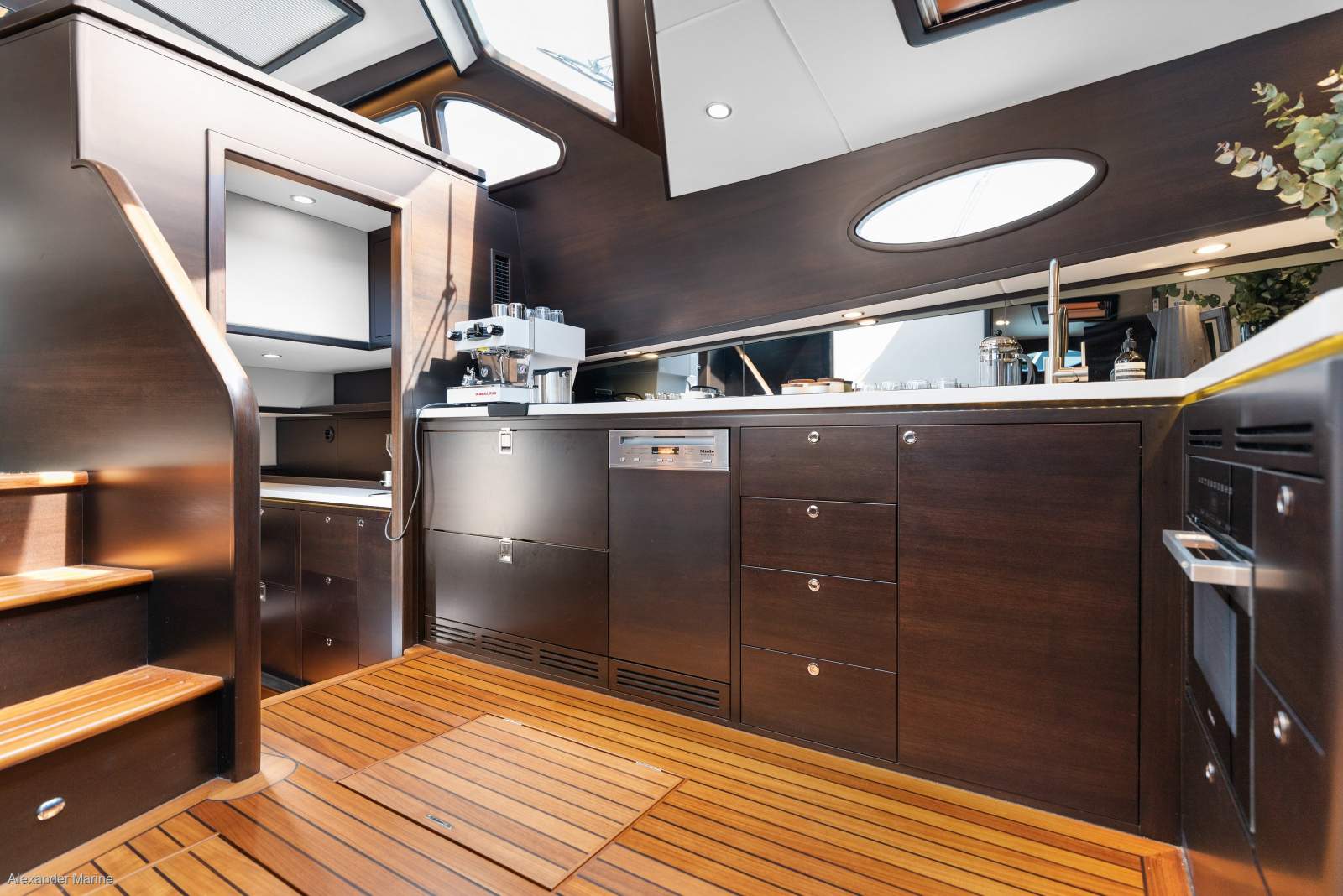 Used Palm Beach Motor Yachts 70 Sedan for Sale | Boats For Sale | Yachthub