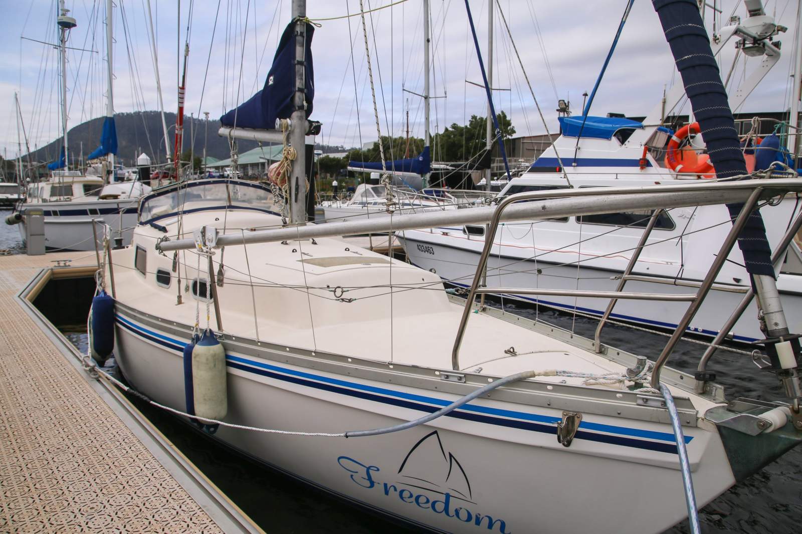 Compass Yachts 29 UPGRADED ENGINE, GREAT CONDITION For Sale | Derwent ...