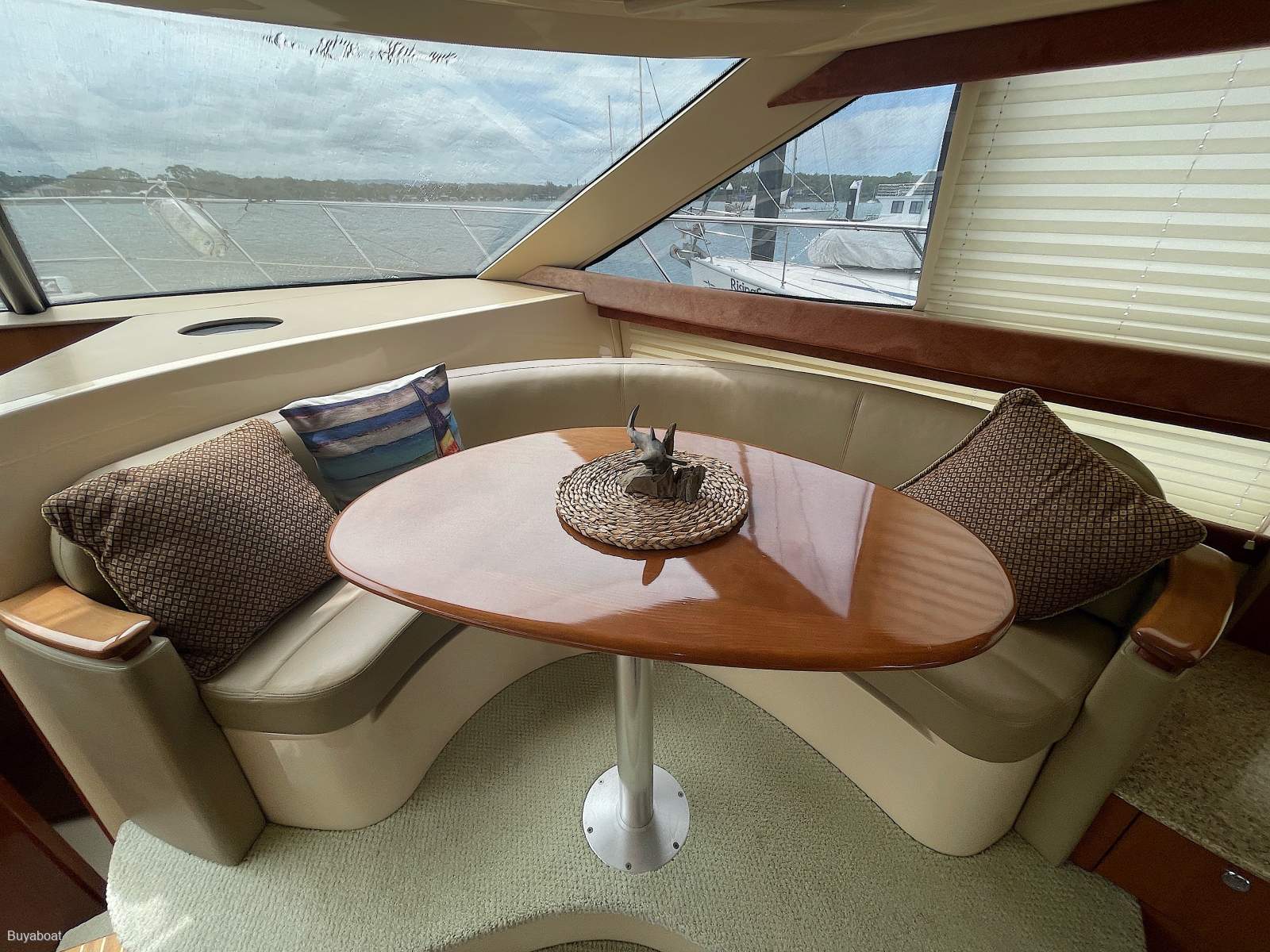 Used Meridian 391 Flybridge Cruiser for Sale | Boats For Sale | Yachthub