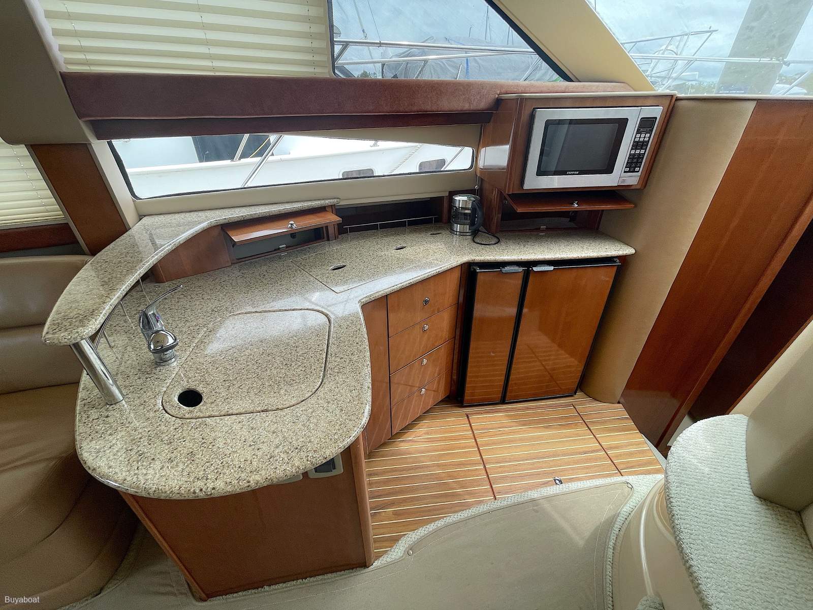 Used Meridian 391 Flybridge Cruiser for Sale | Boats For Sale | Yachthub