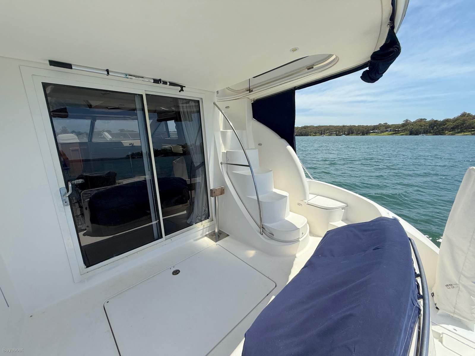 Used Meridian 391 Flybridge Cruiser for Sale | Boats For Sale | Yachthub