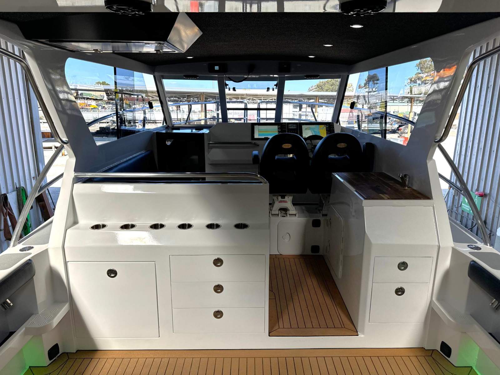 Razerline Sabre Tooth Cat 10500 - The Ultimate Offshore Powerhouse ...