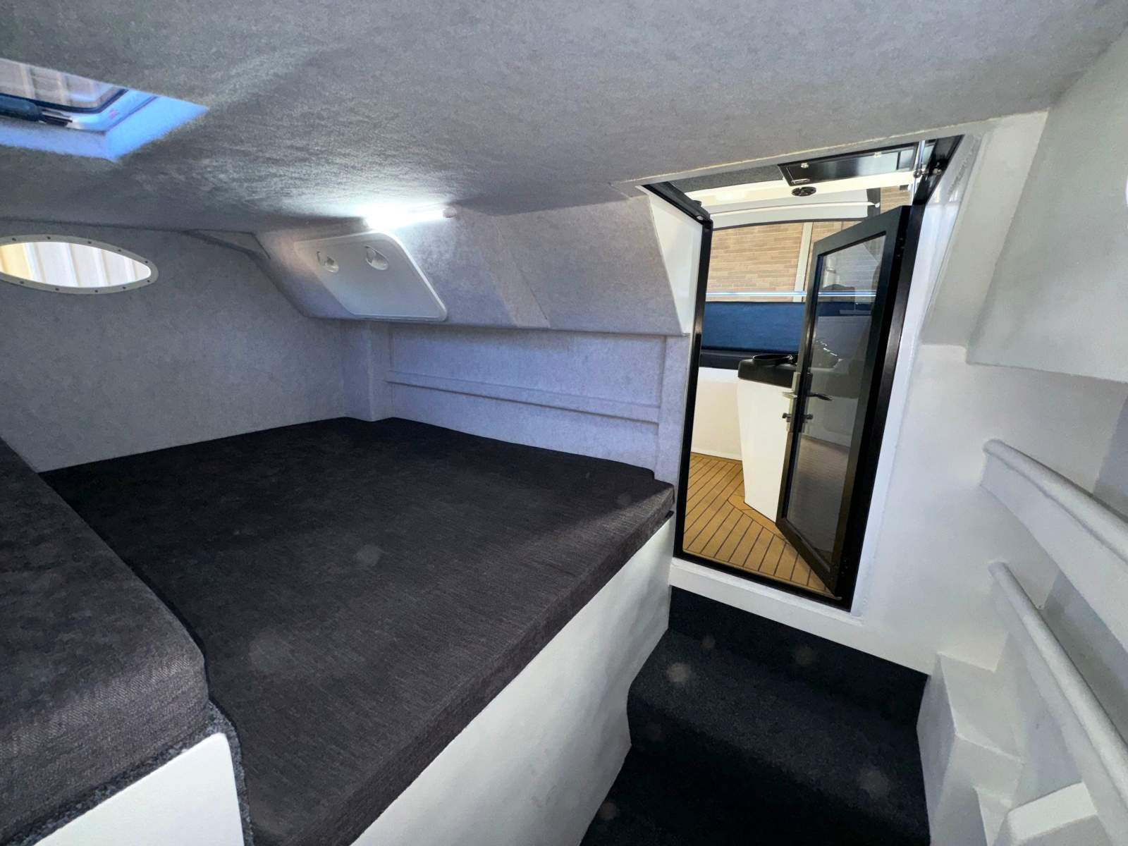 Used Razerline Sabre Tooth Cat 10500 - The Ultimate Offshore Powerhouse ...