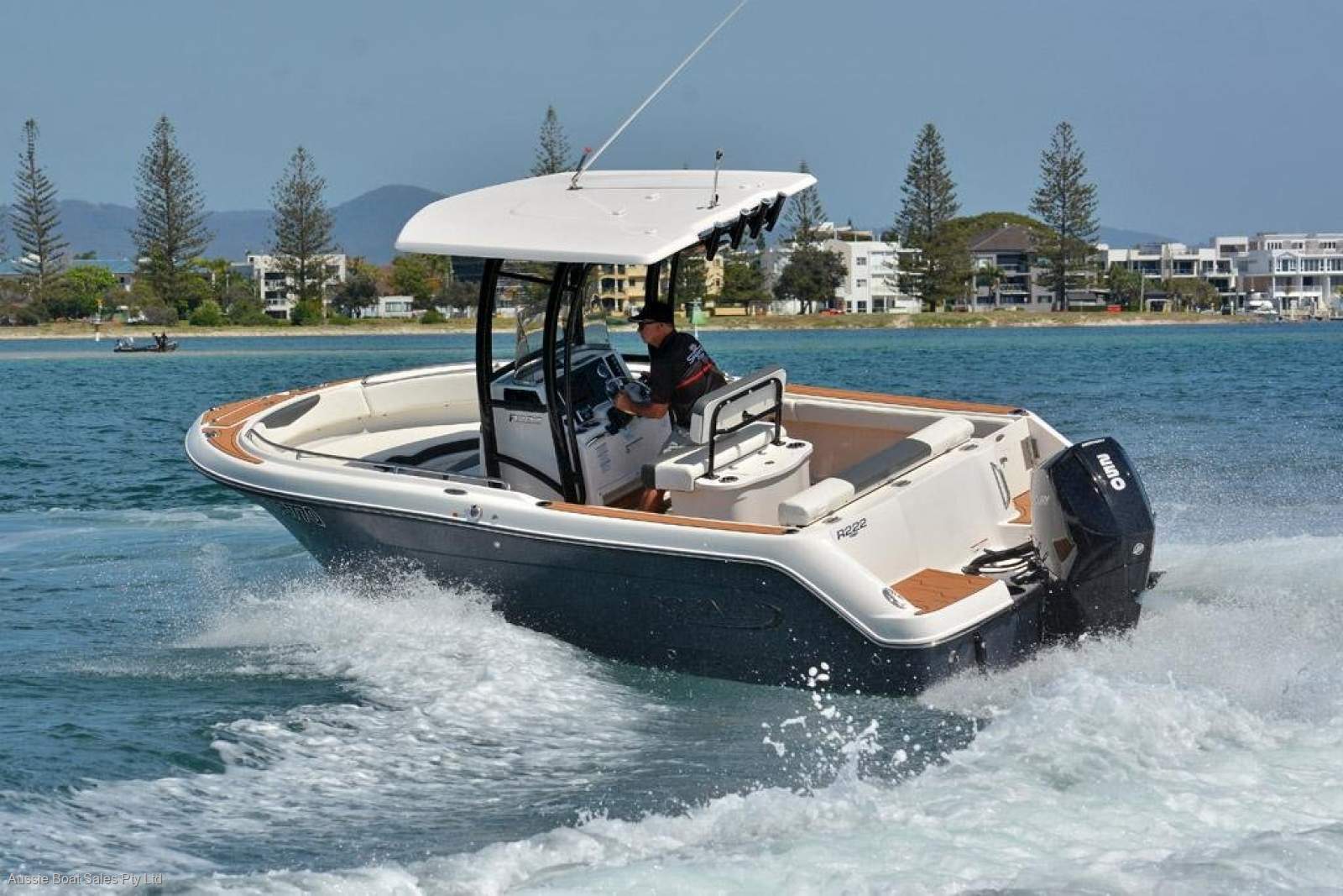 New Robalo R222 Centre Console: Trailer Boats | Boats Online for Sale ...