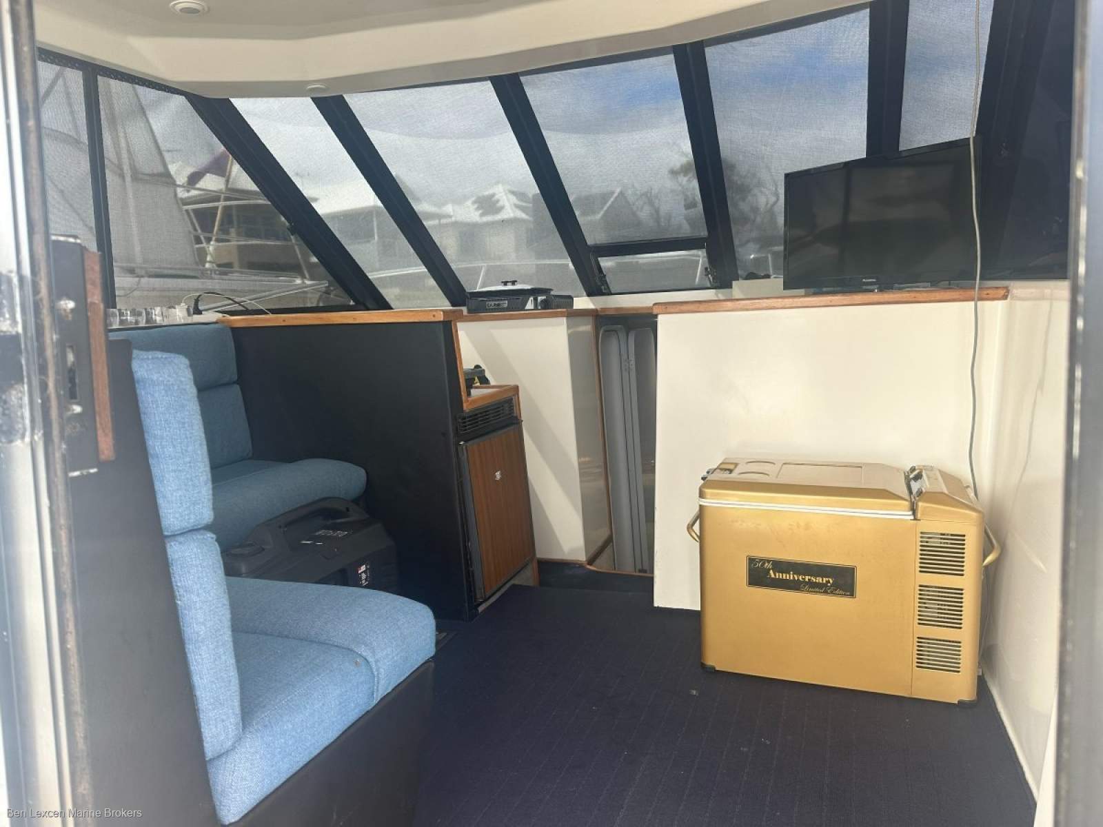 Used Commodore 33 Flybridge Twin Cabin Cruiser Will Suit Riviera ...