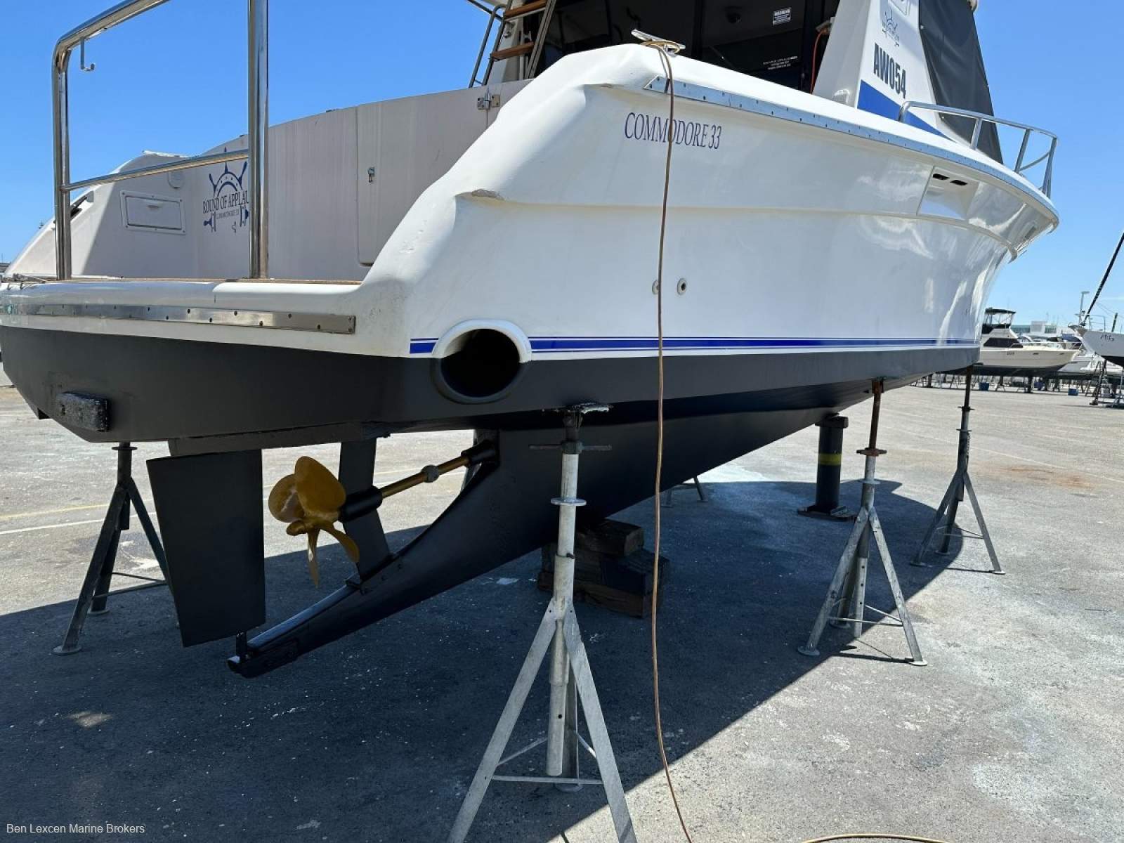 Used Commodore 33 Flybridge Twin Cabin Cruiser Will Suit Riviera ...