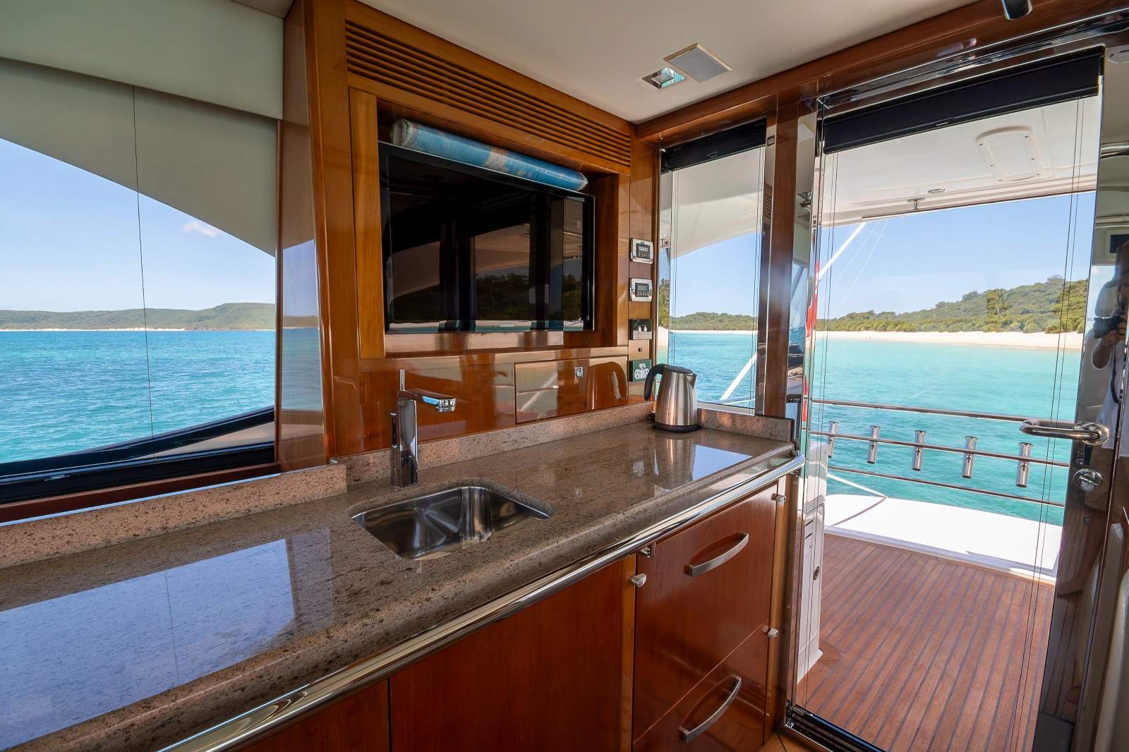 Used Riviera 75 Enclosed Flybridge for Sale | Boats For Sale | Yachthub