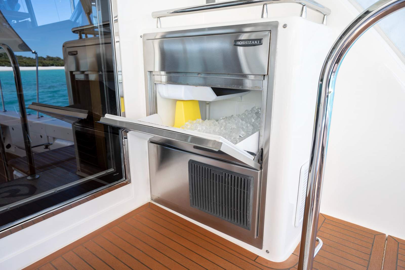 Used Riviera 75 Enclosed Flybridge for Sale | Boats For Sale | Yachthub