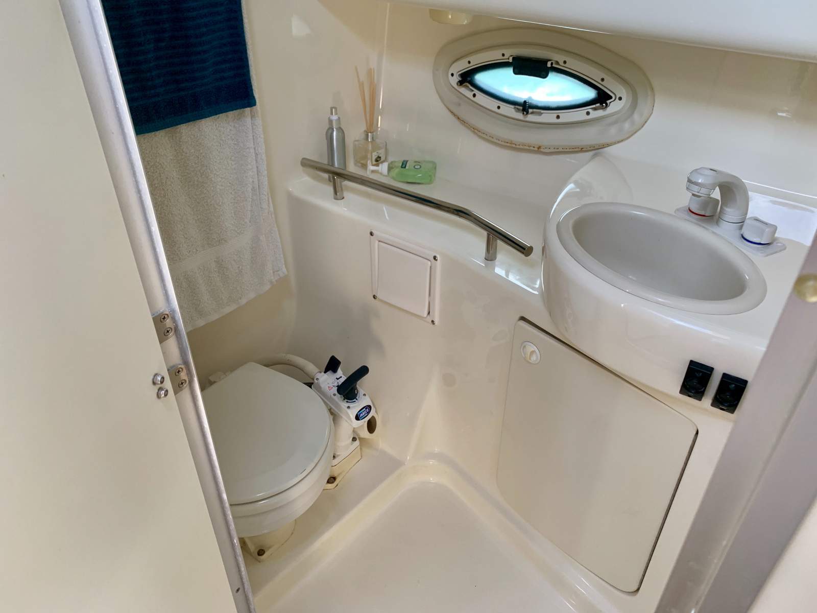 Used Bayliner 3055 Ciera Sports Cruiser - Bow Thruster for Sale | Boats ...