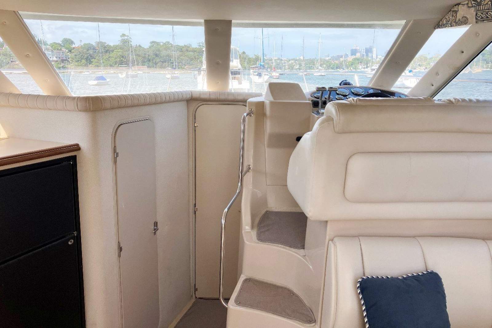 Used Cruisers Yachts 35 Flybridge for Sale | Boats For Sale | Yachthub