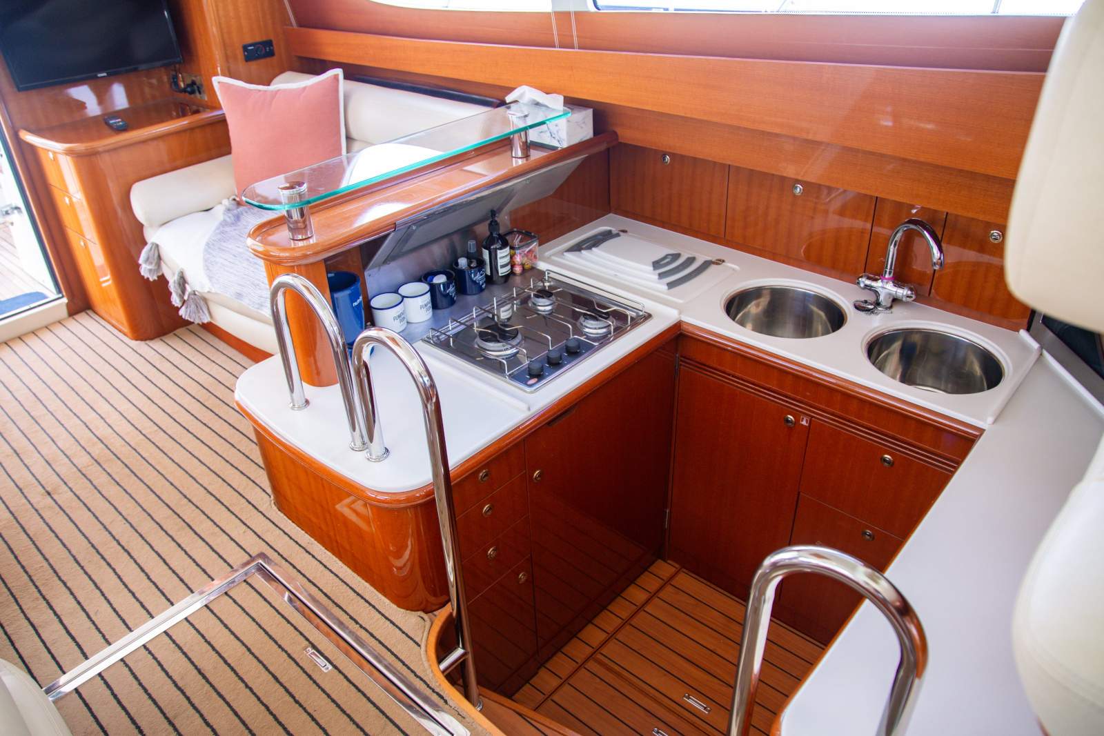 Used Jeanneau Prestige 46 Flybridge Low Hours Exceptional Condition for ...