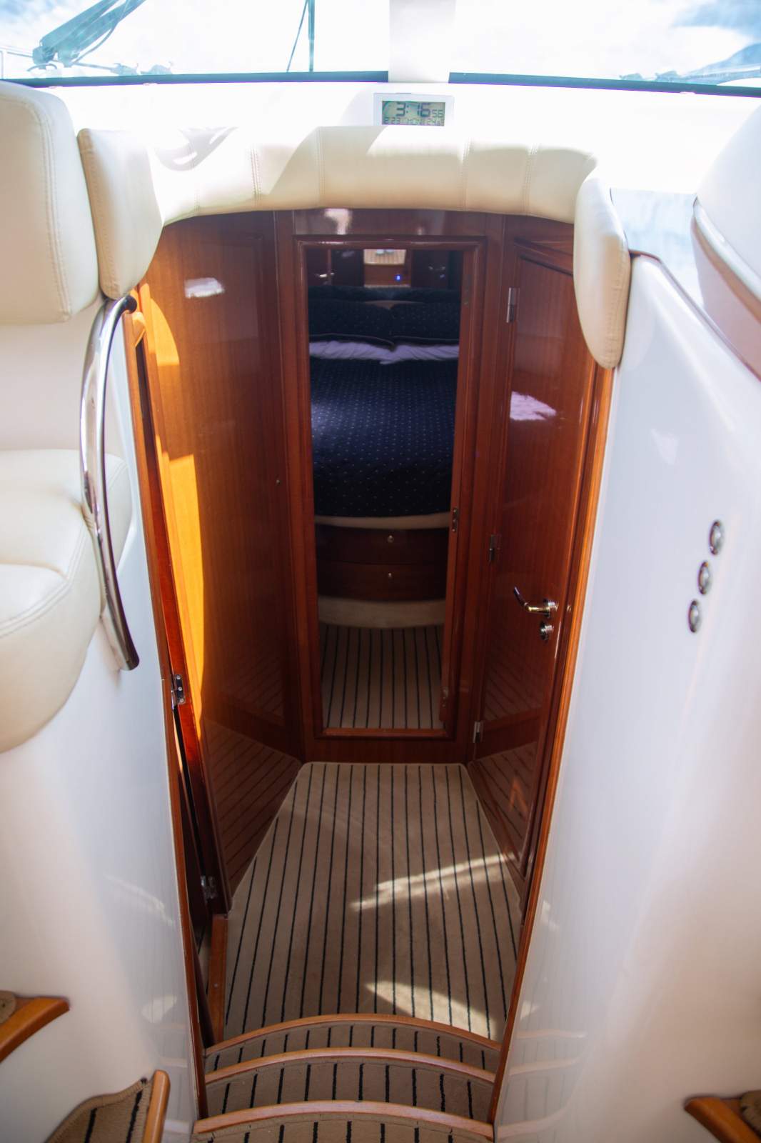 Used Jeanneau Prestige 46 Flybridge Low Hours Exceptional Condition for ...