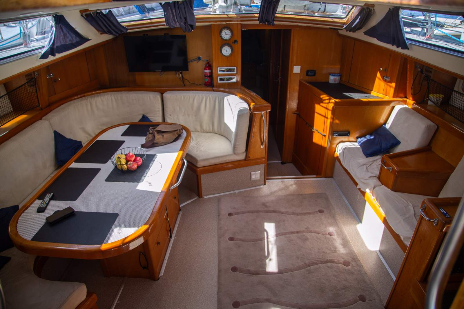 Used Majestic 60 High Volume Spacious Blue Water Cruiser for Sale ...