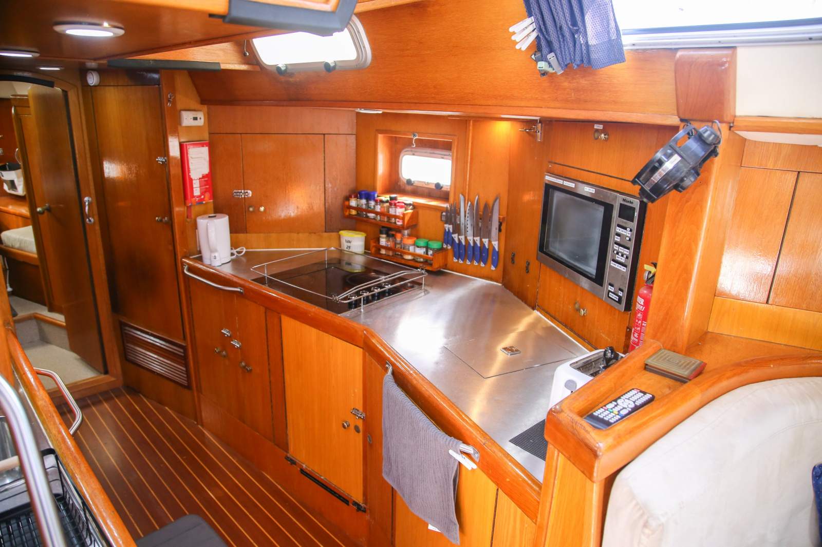Used Majestic 60 High Volume Spacious Blue Water Cruiser for Sale ...