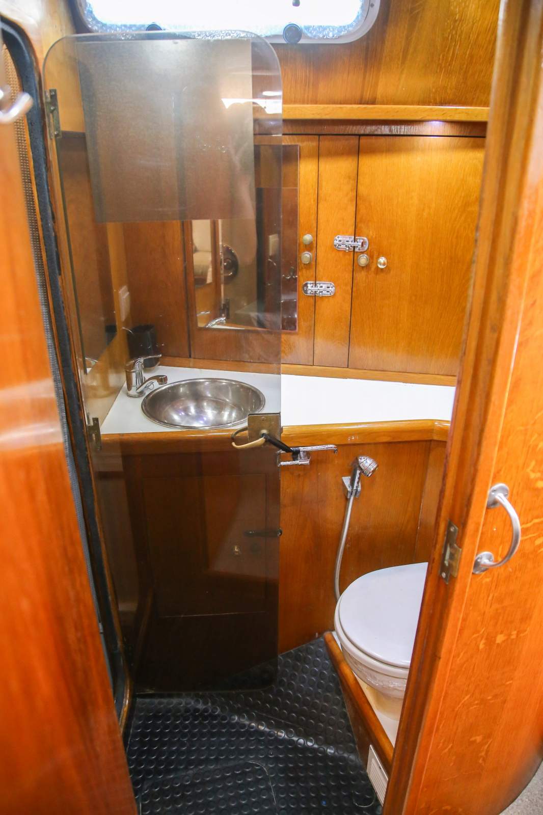 Used Majestic 60 High Volume Spacious Blue Water Cruiser for Sale ...