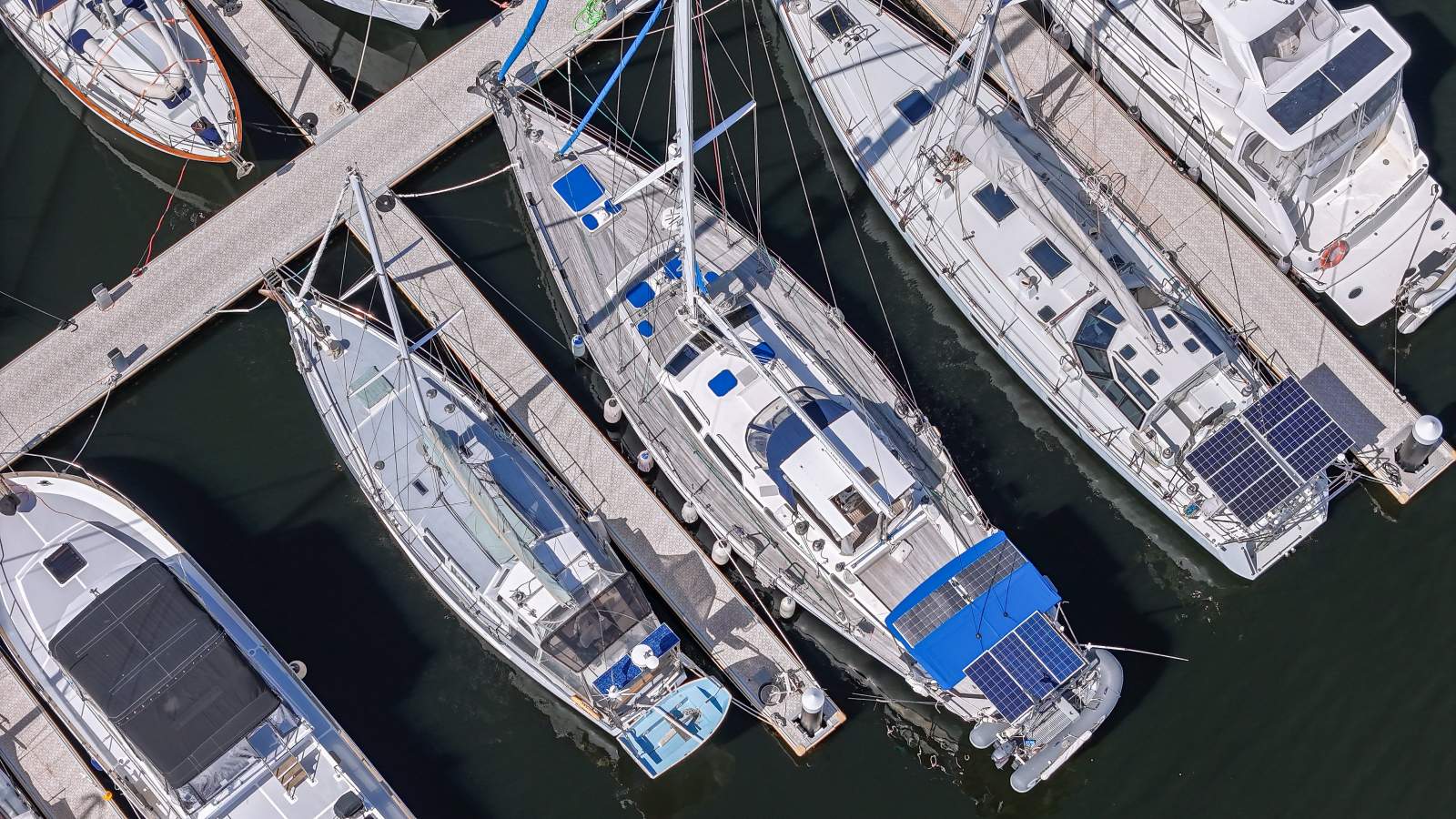 Used Majestic 60 High Volume Spacious Blue Water Cruiser for Sale ...